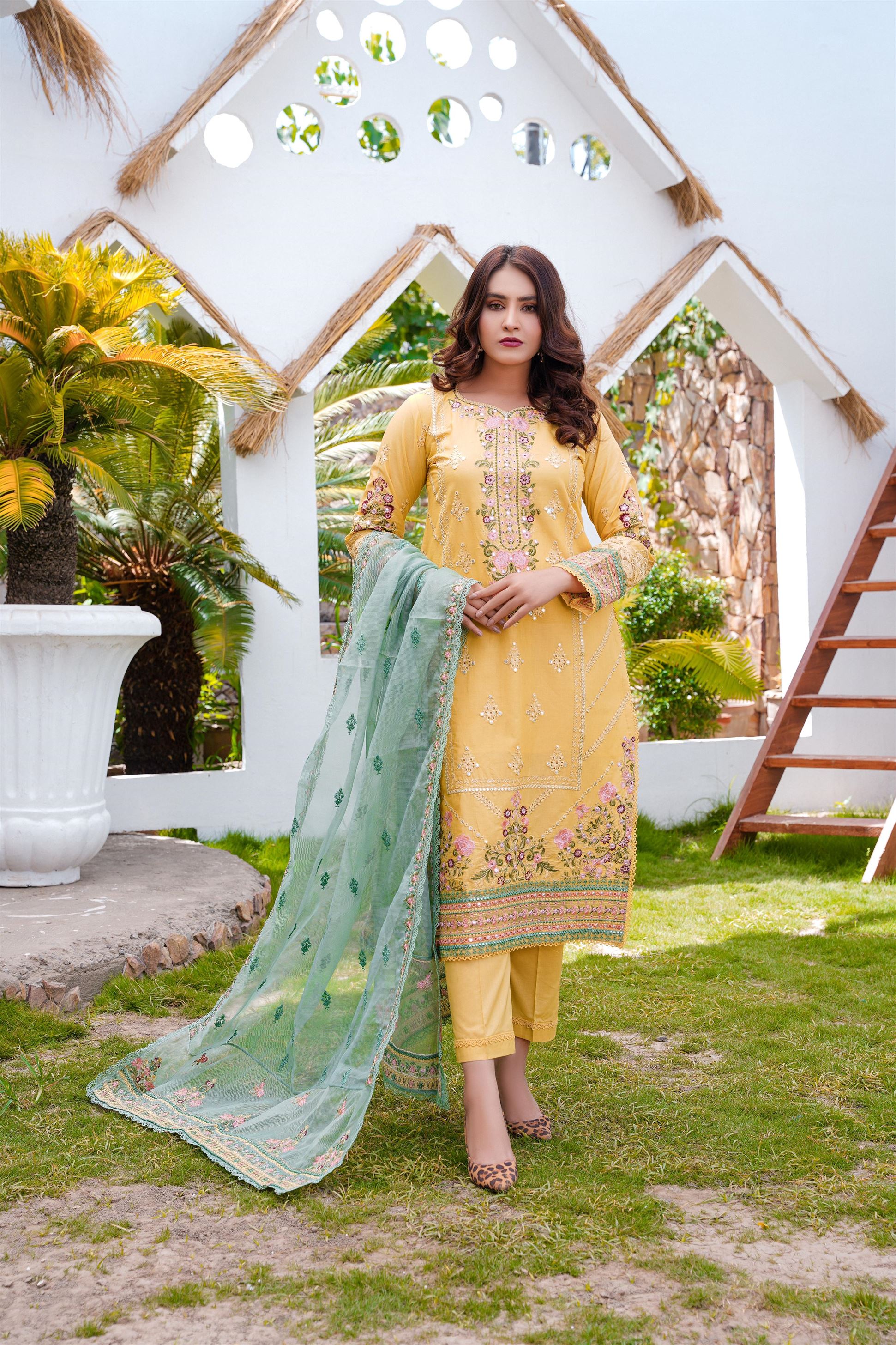 SI 3253 – Sherry's wardrobe